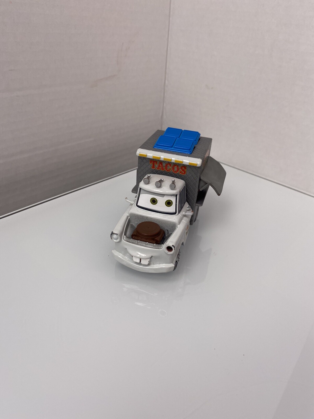 Disney Store Cars 2 Taco Truck Mater Diecast 1:43 Scale Collector's ...
