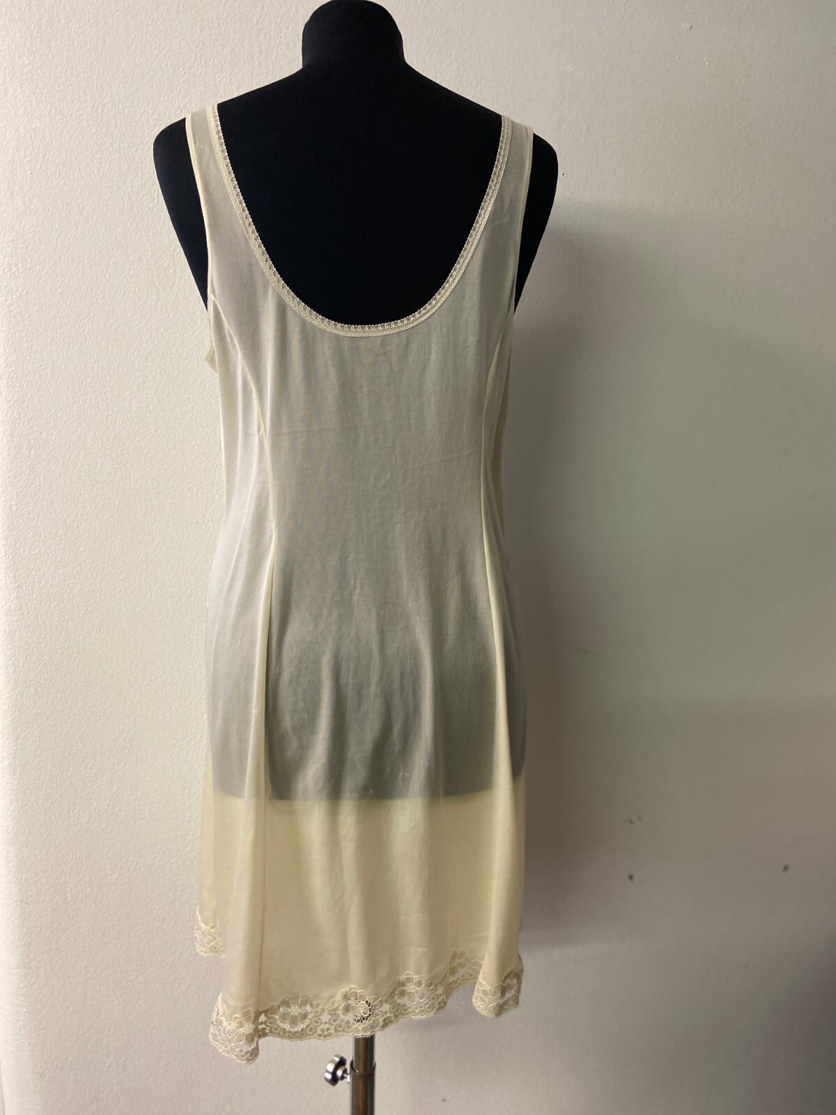 Women's Vintage slip | 70's slip | Yellow, lacy slip… - Gem