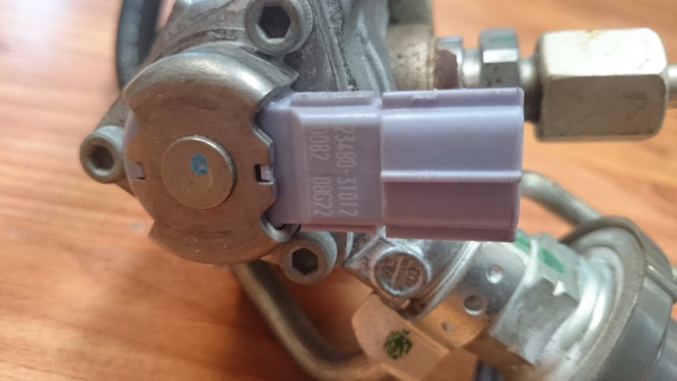 2006 LEXUS IS250 IS350 ENGINE FUEL GAS PUMP INJECTOR VALVE 23480-31012 ...