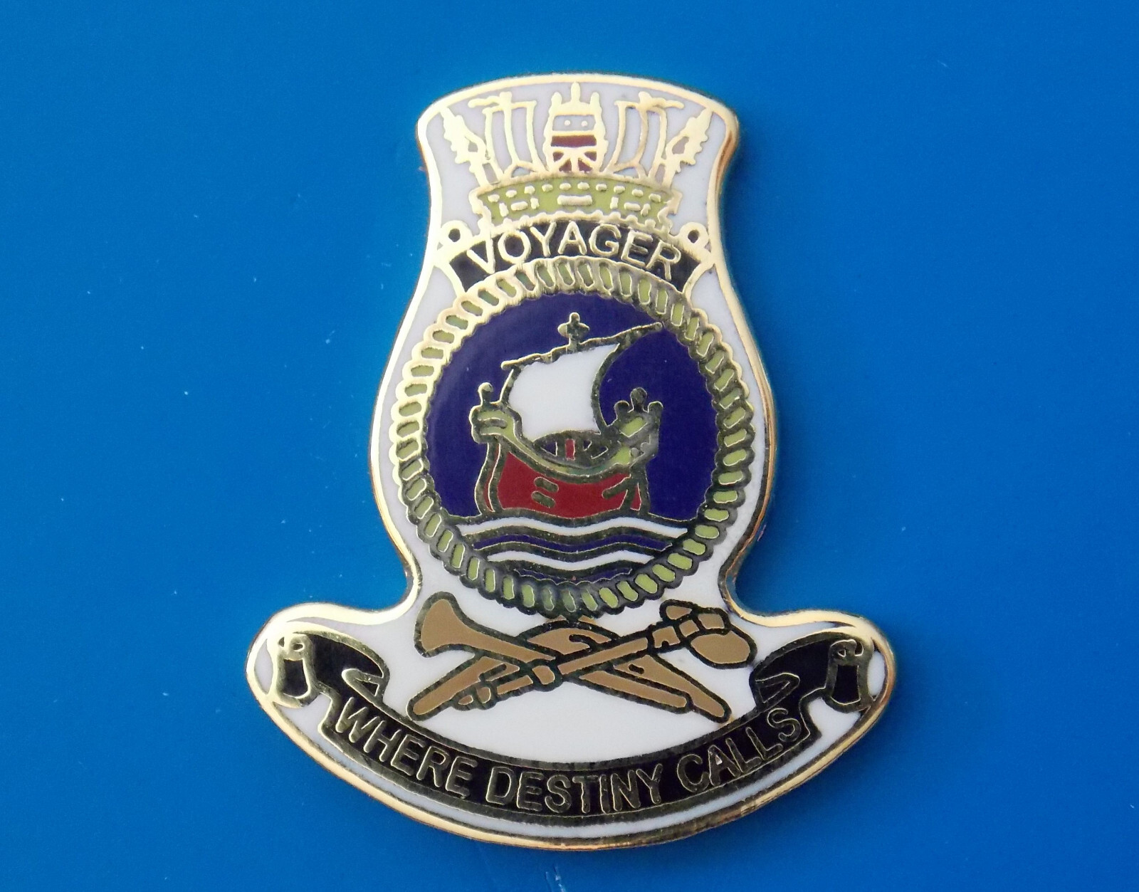 HMAS VOYAGER LAPEL BADGE GOLD PLATED & ENAMEL 20MM HIGH | eBay Australia