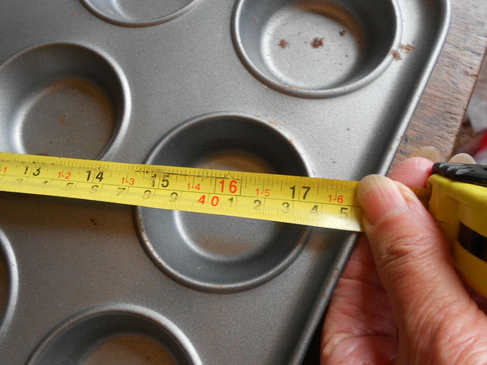 2 TINS BETTY CROCKER TRAY CAKE TIN 10" PATTY TINS BAKE METAL BUN ...