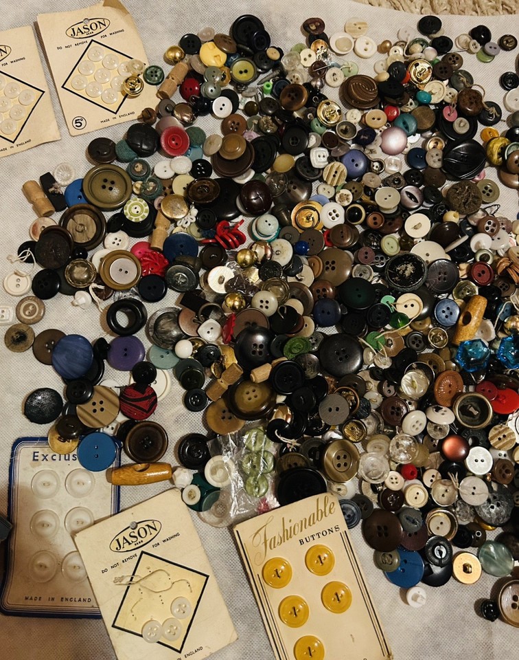 JOB LOT VINTAGE / RETRO BUTTONS VARIOUS SIZES AND STYLES | eBay UK