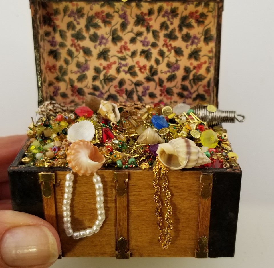 DOLLHOUSE MINIATURE WONDERFUL FILLED PIRATES TRUNK FULL OF TREASURES | eBay