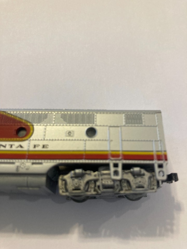 N Gauge - 2 Kato Santa Fe Power Units - B Unit brand new - Loco Unit ...
