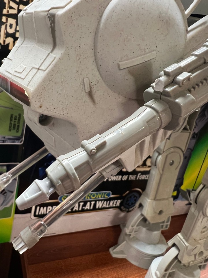 Kenner AT-AT Walker Commander­ and Driver Action Figure Incomplete ...