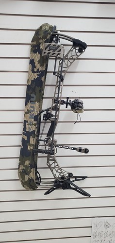 Mathews Phase 4 33 - RH - 70lb, Rest, Sight, Limb Legs, Quiver ...