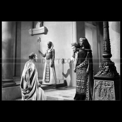 Photo F.009313 CLAUDE RAINS VIVIEN LEIGH FLORA ROBSON CAESAR AND ...