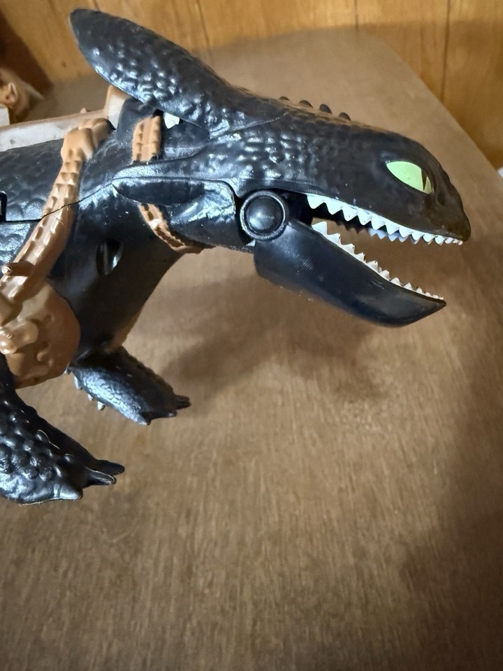 How to Train Your Dragon Ultimate Plasma Blast Toothless Figure ...