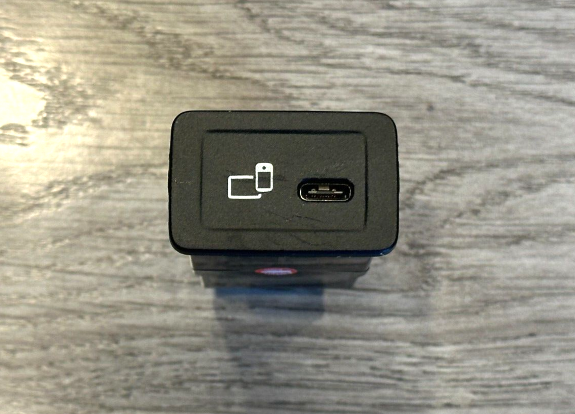 Genuine Mercedes-Benz USB Port 247-820-46-02 for sale online | eBay