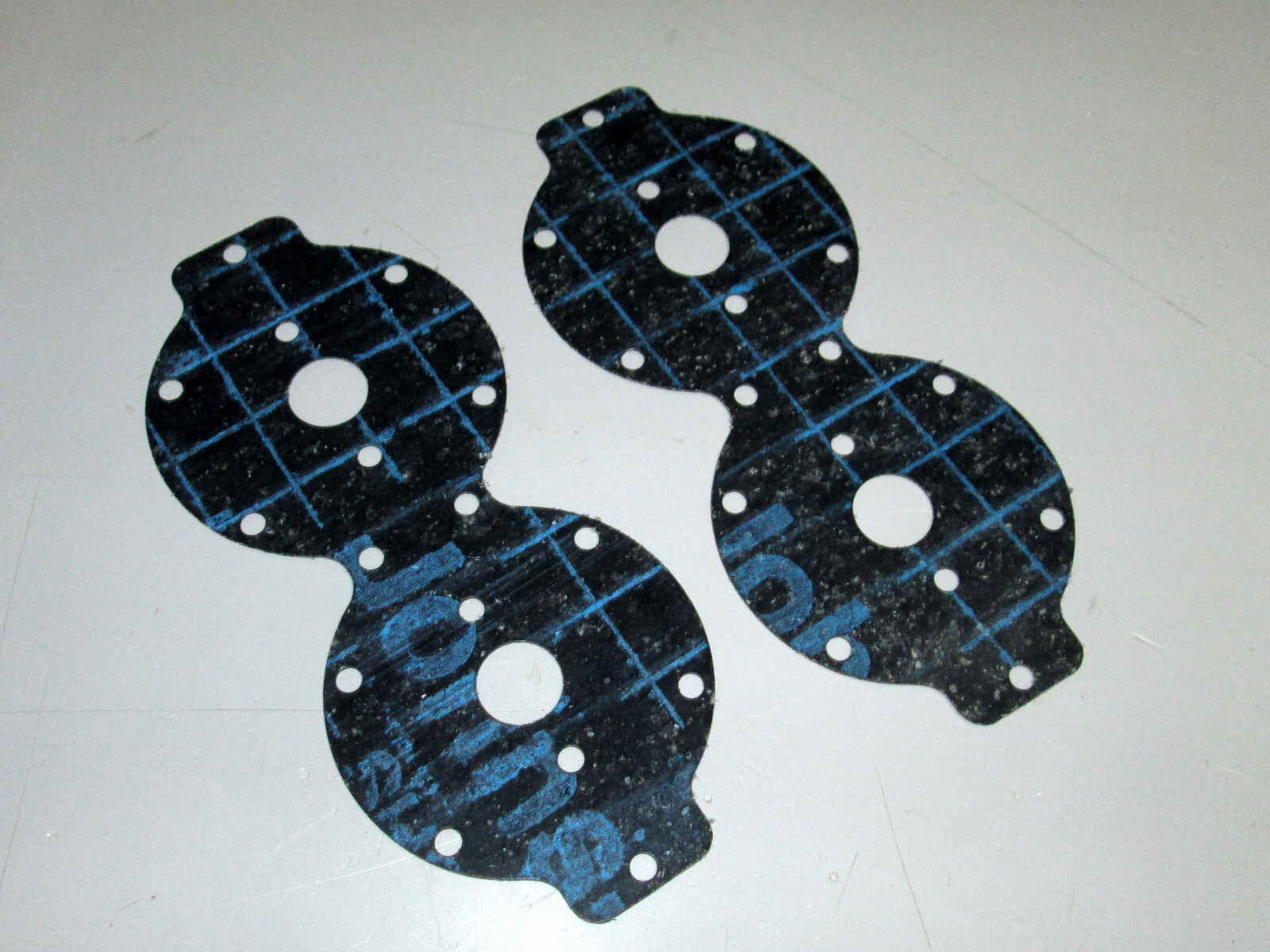 2x OMC Johnson Evinrude outboard 318334 Cylinder Head Water Jacket ...