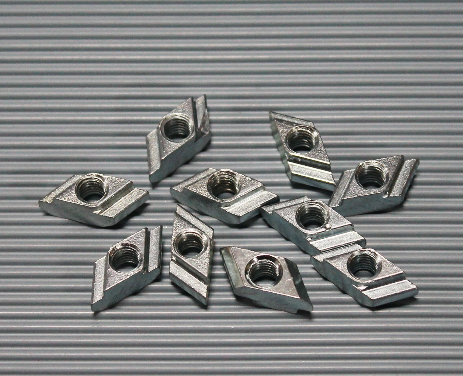 Nutensteine Nut 8 Aluprofil M4/ M5/ M6 mit Steg Rhombus | eBay.de