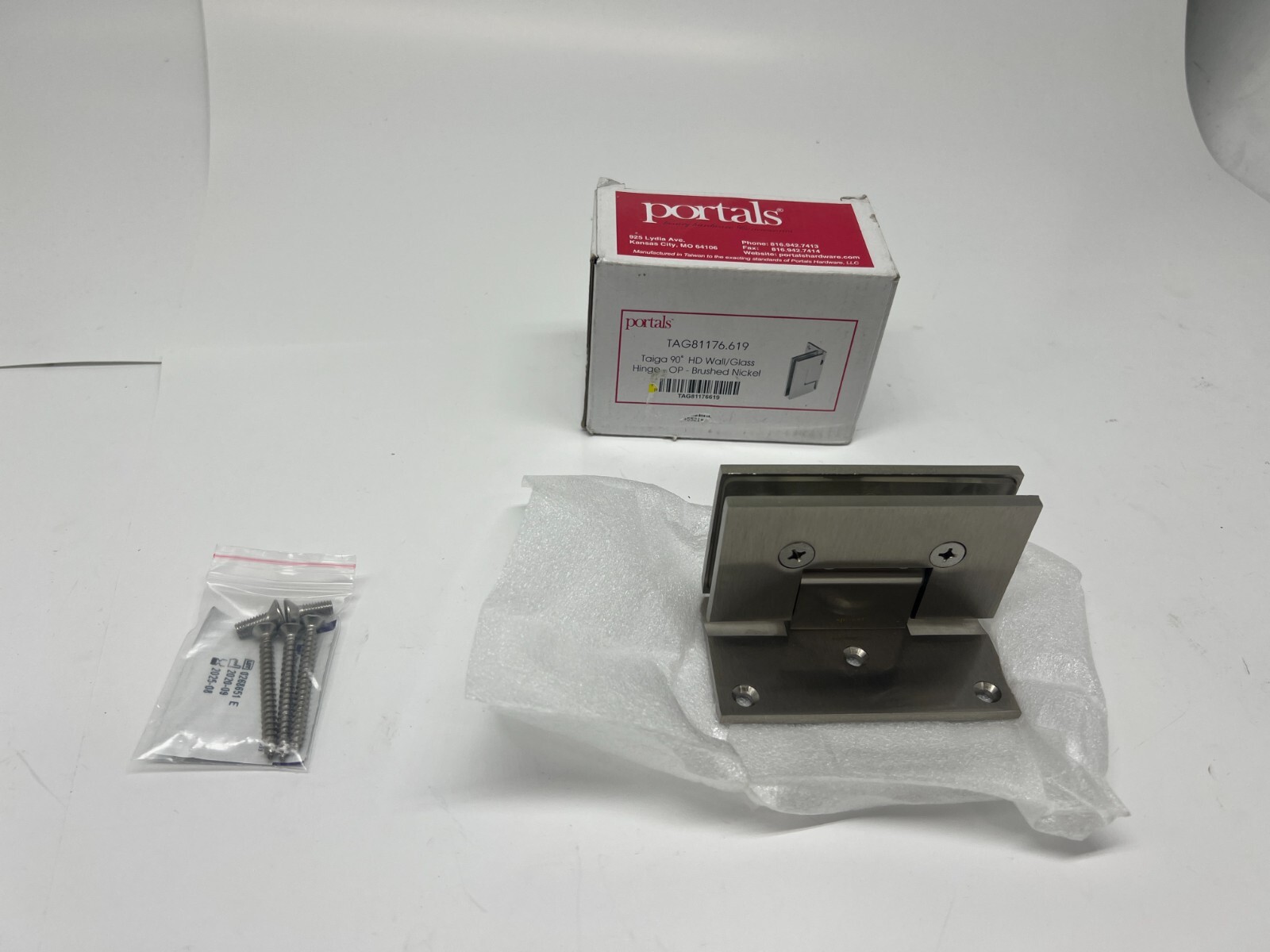 Portals Taiga 90 Degree Wall-Glass Hinge with Offset Backplate Heavy ...