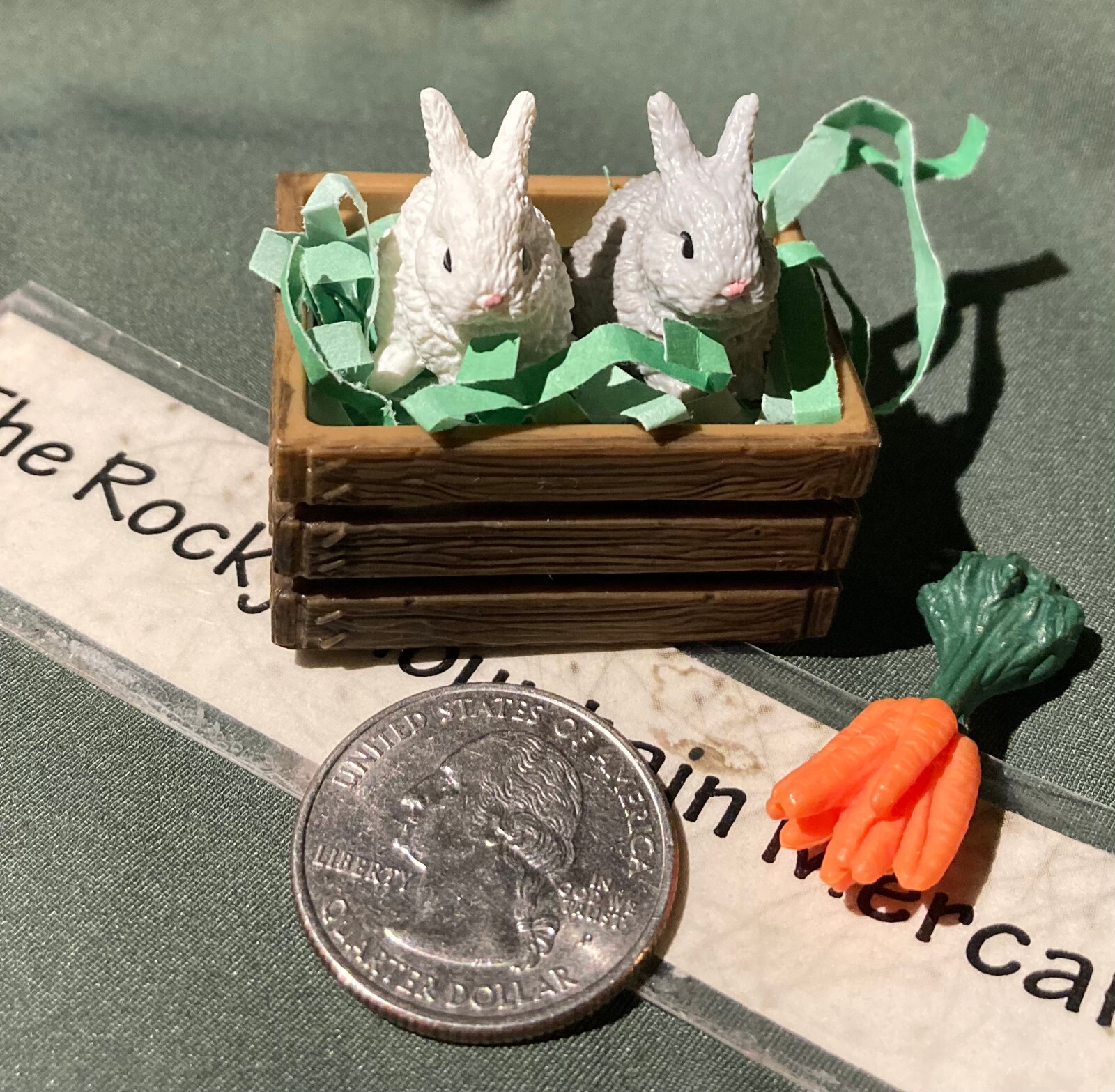 Schleich 2 tiny baby bunny rabbits & mini Nesting box/crate carrots NEW ...