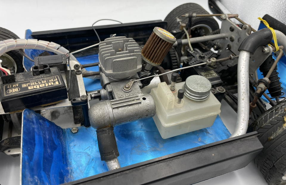 For parts Kyosho engine car 4WD vintage chassis with servomotor and ...