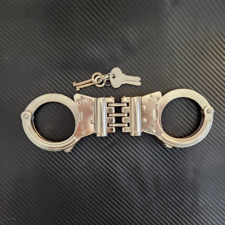 4 Locked Handcuffs High Security Professional, New with 4 Keys ...