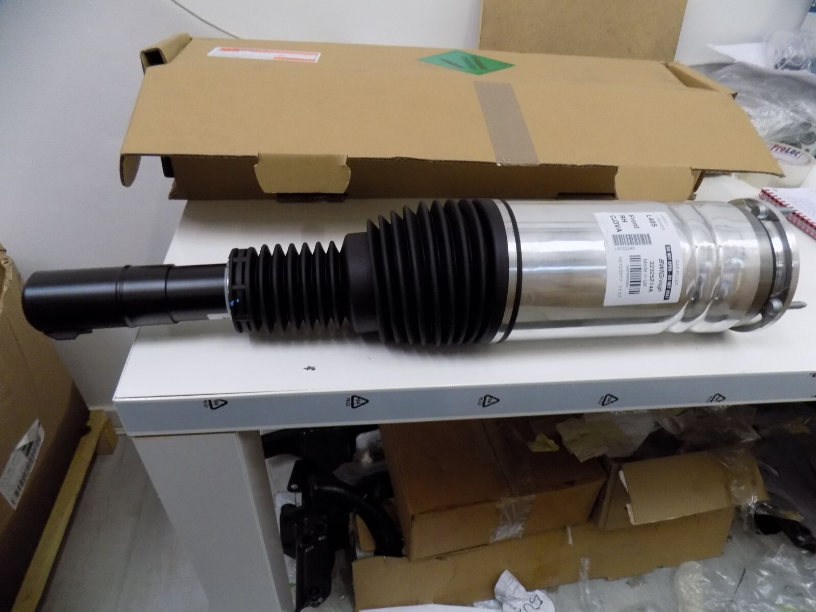 GENUINE Range Rover Vogue 2018-2022 Air Suspension Front Shock Absorber ...