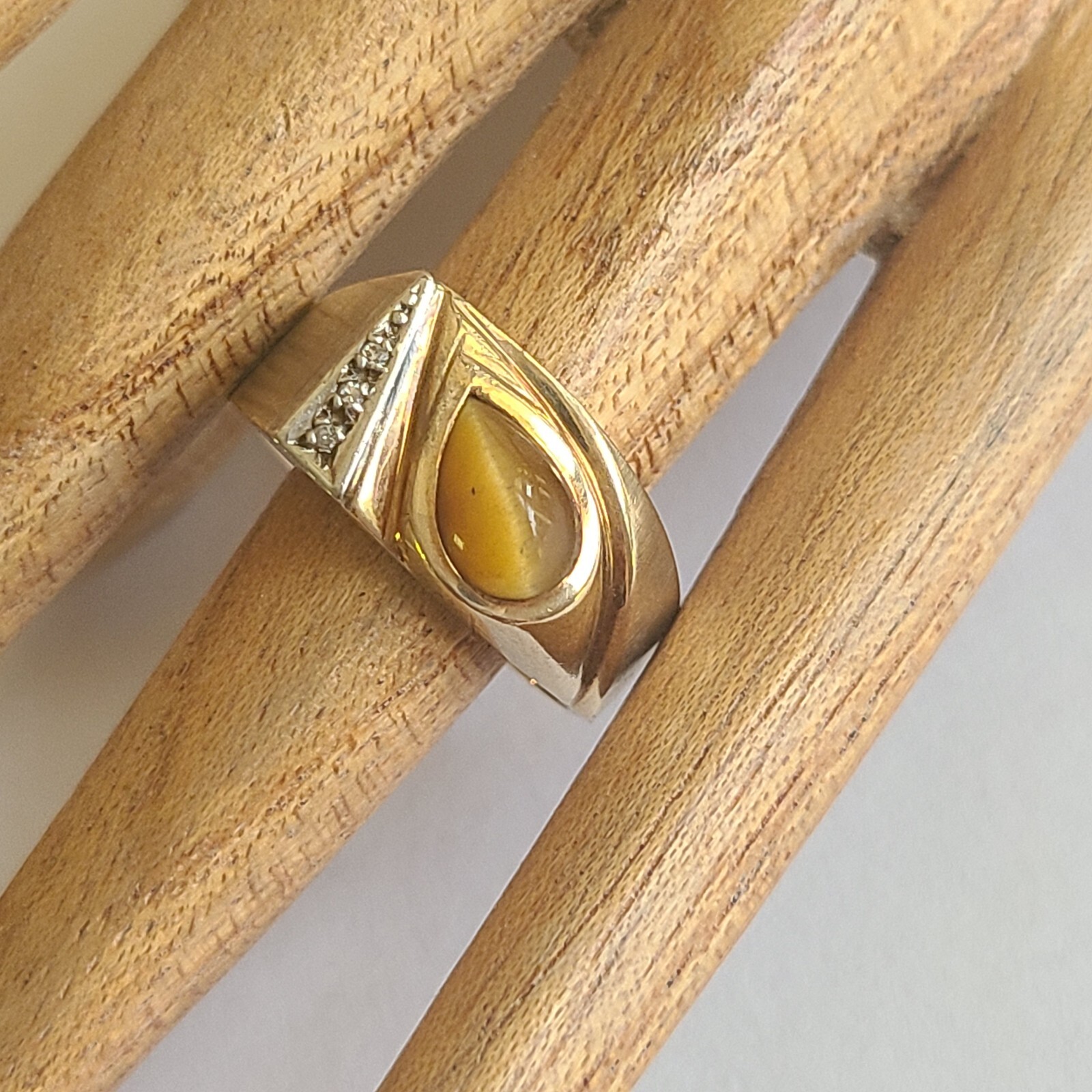 VINTAGE 10K GOLD TIGERS EYE AND DIAMONDS MENS RING SI… - Gem