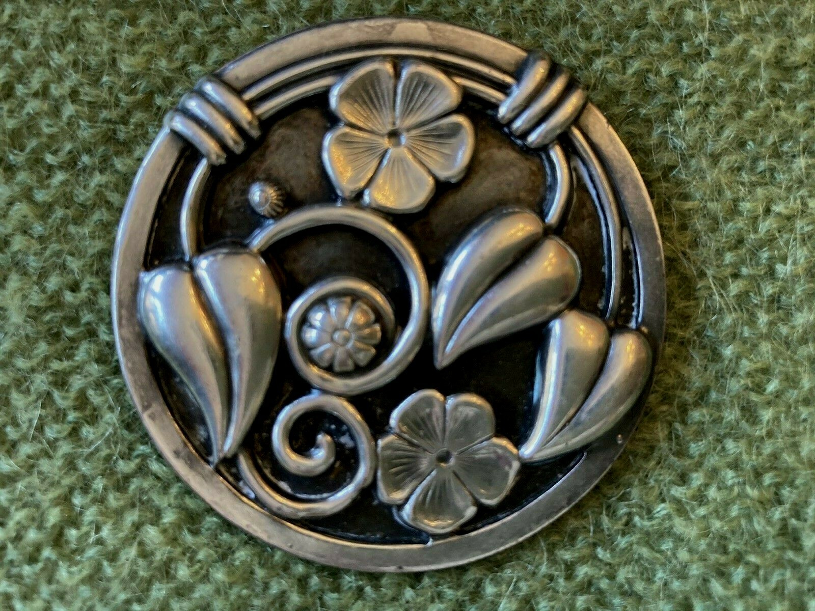 Large round circular pewter pin floral botanical leaf… - Gem