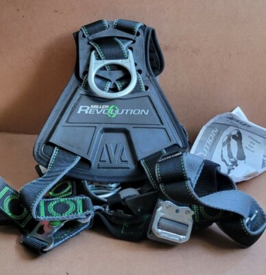 Safety Harnesses - Miller Revolution