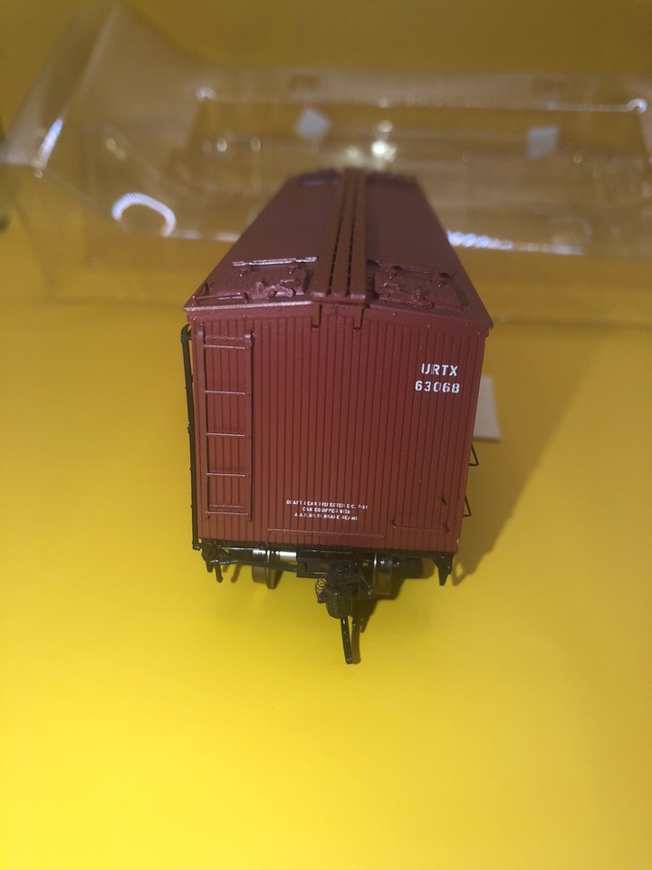 RAPIDO TRAINS HO Lot of 2 Refrigerator Reefers cars SWIFT U.R.T.X. 7-11 ...