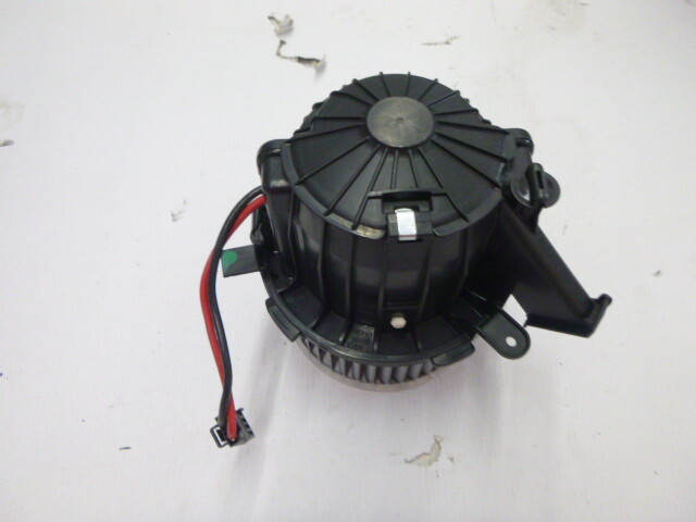 Audi A4 S4 RS4 8K A5 S5 8T Q5 8R Lüftermotor Gebläsemotor 8T1820021 ...