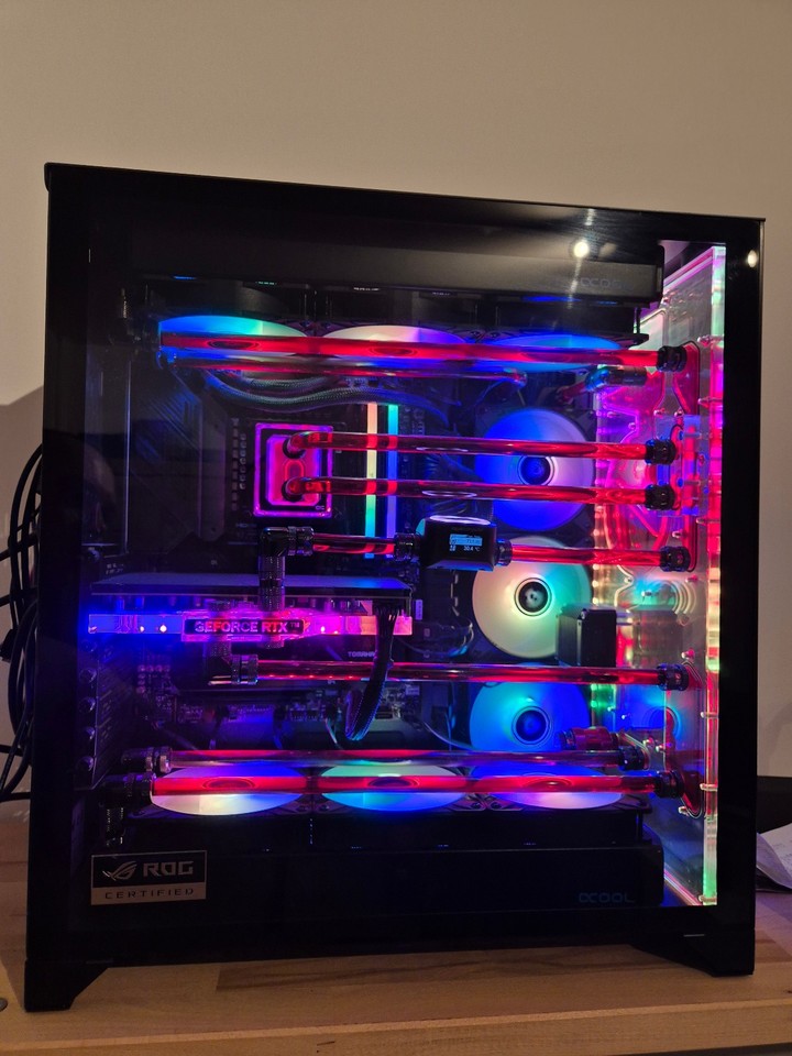 High-End Custom Loop Gamer PC | RTX 4090 & i7-13700KF (Relid) | Lian Li ...
