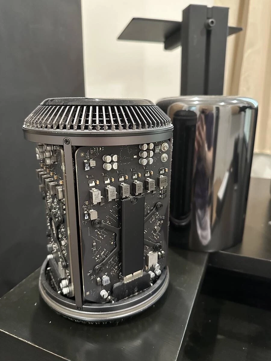Apple Mac Pro Cylinder