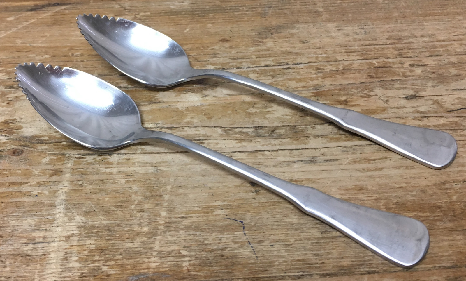 Oneida Stainless Patrick Henry 2 Grapefruit Fruit Spoons Serrated ...