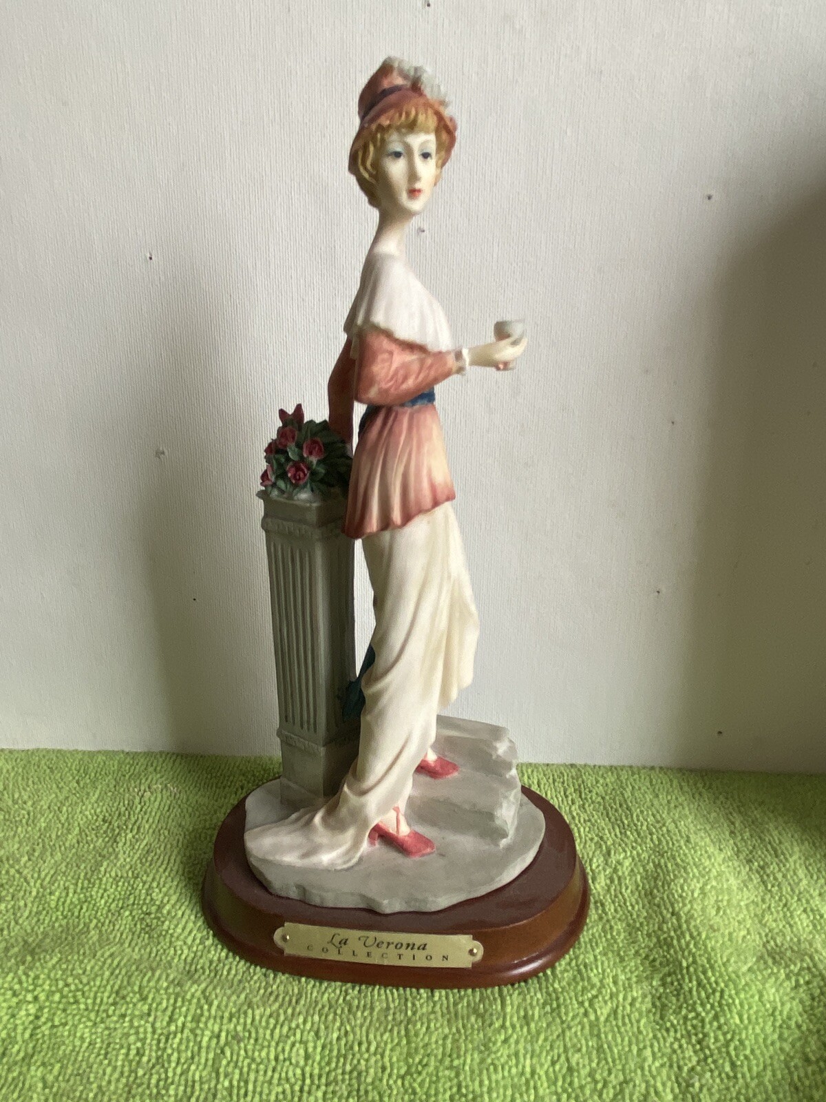Figurine Vintage La Verona Collection Elegant Lady with Stylish Hat | eBay
