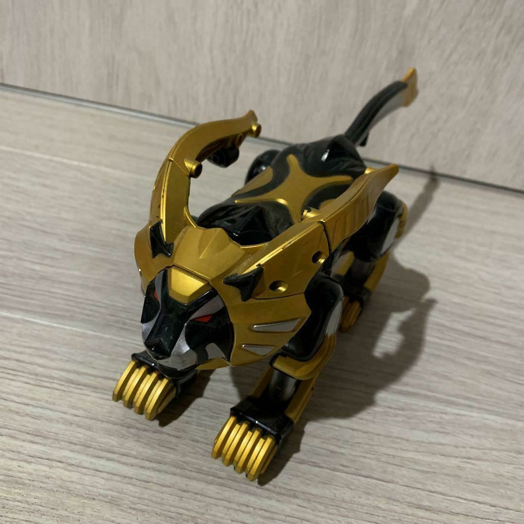 Power Rangers Jungle Fury Gold Ranger Zord