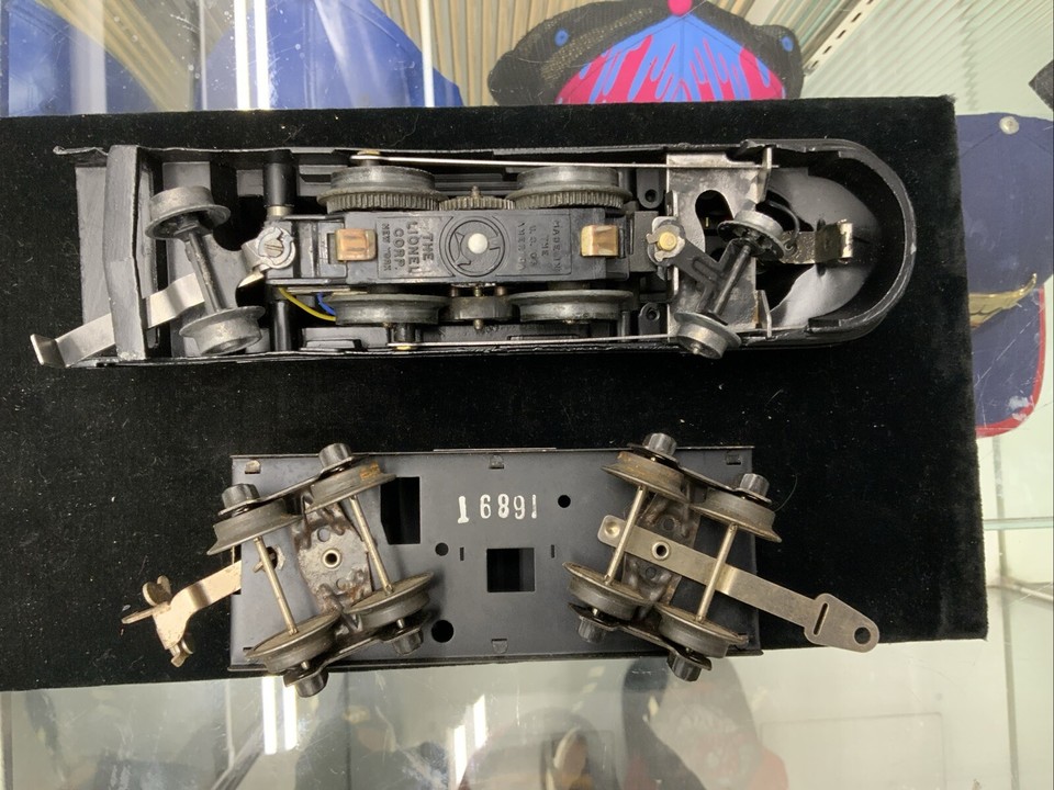 1688 Streamlined steam engine & tender Black | eBay