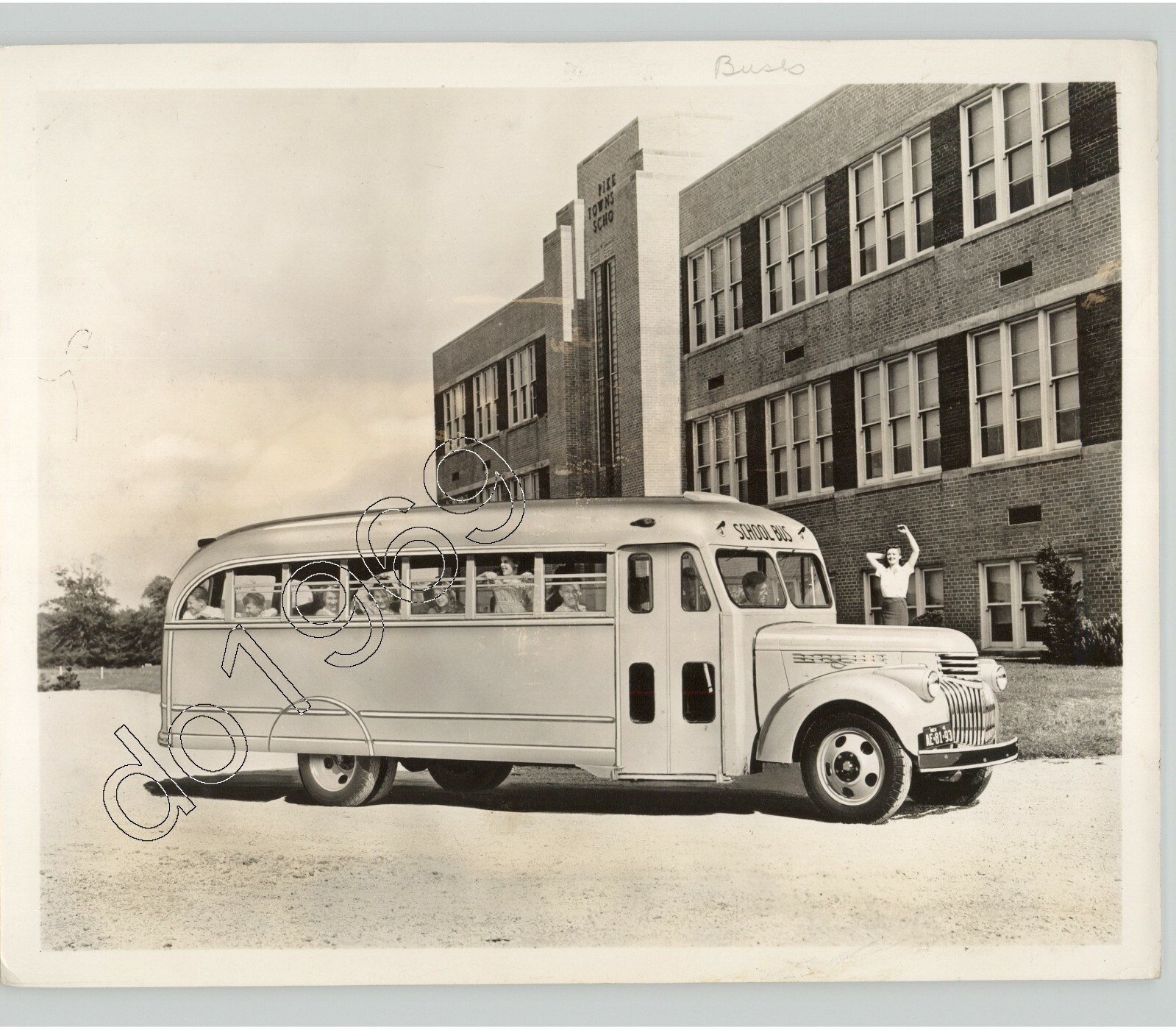 ICONIC Shot of AMERICAN SCHOOL BUS, USA 1950s ORIGINAL Vernacular Press ...
