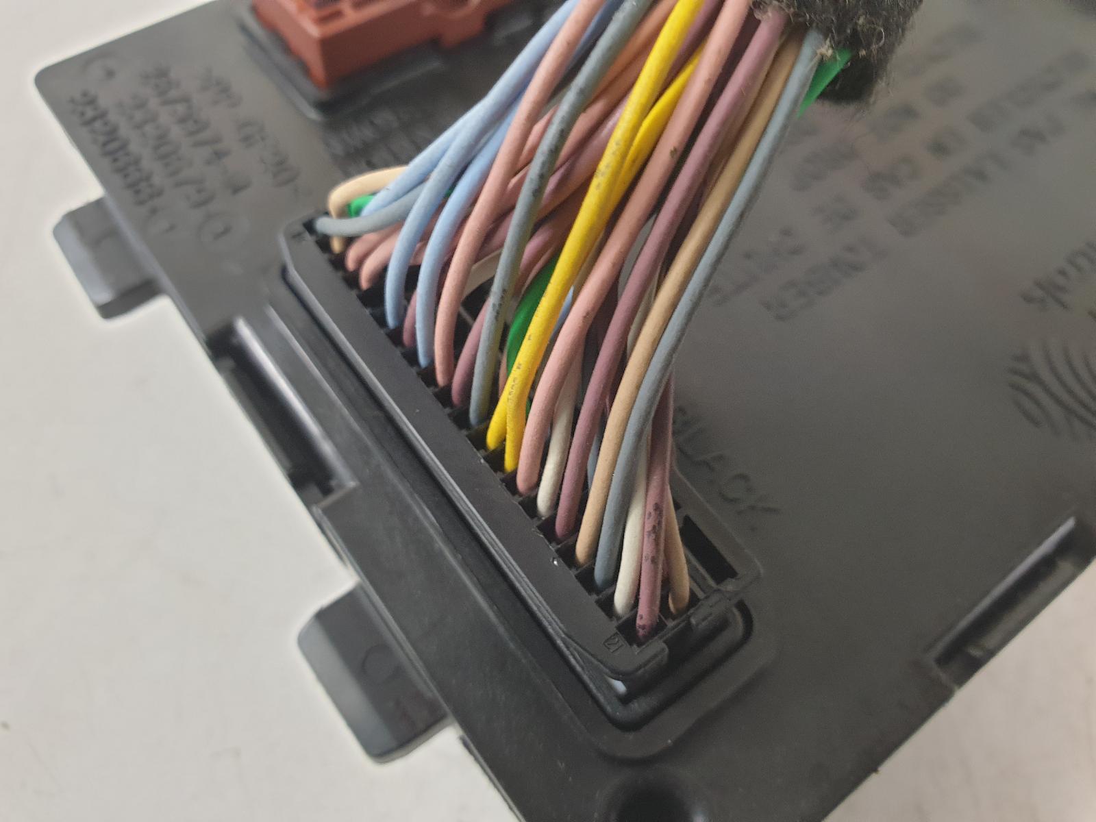 VAUXHALL VIVARO Body Control ECU 2015 1.6 Diesel 284B18533 for sale ...