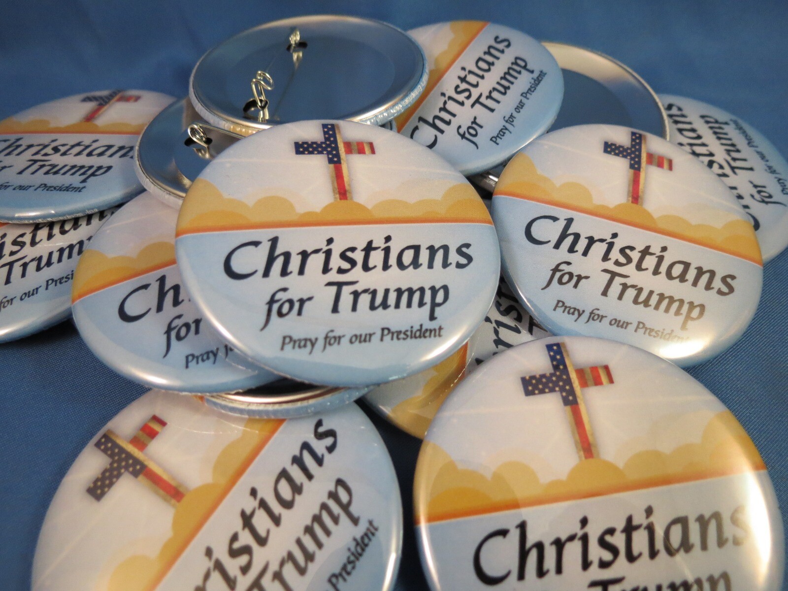 WHOLESALE LOT OF 22 CHRISTIANS FOR TRUMP 2020 BUTTONS PATRIOTIC CROSS ...