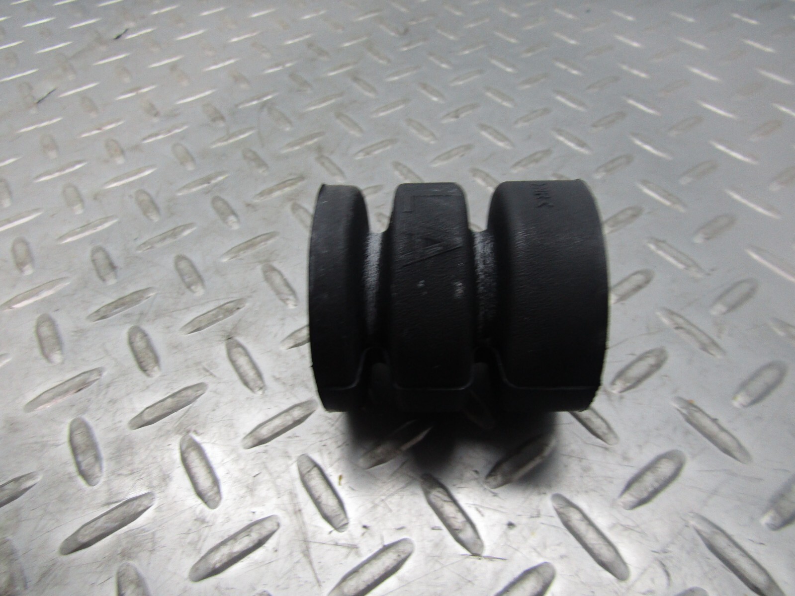 10-21 TOYOTA & LEXUS 52202-60080 Cushion Sub-Assy, Cab Mounting, Lower OEM | eBay