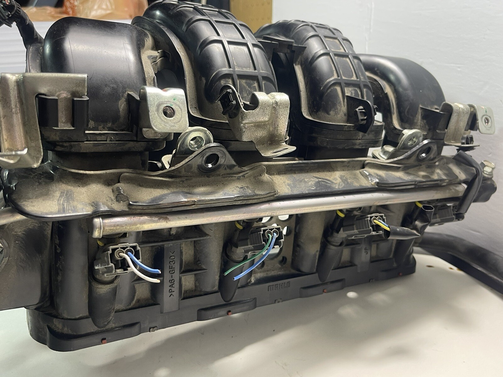 MITSUBISHI OUTLANDER 2.4L ENGINE AIR INTAKE MANIFOLD & FUEL RAIL OEM ...