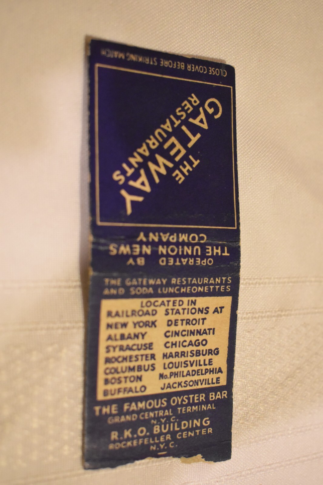 The Gateway Restaurants Union News Company Bobtail 20 Strike Matchbook ...