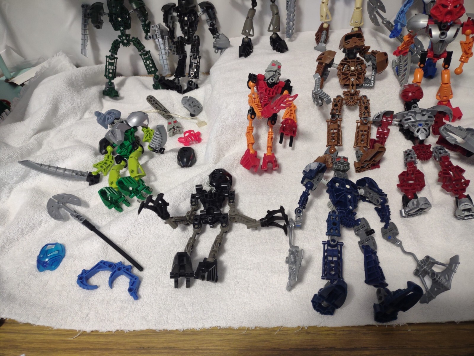 LEGO Bionicle Lot Mixed Figures & Parts Some Complete Masks Weapons | eBay