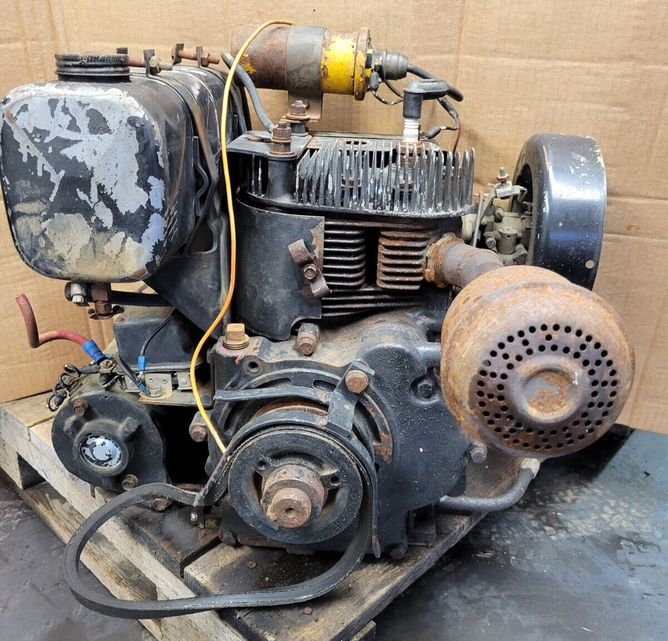 Wisconsin Model TRA-12D Engine Ser 4789909 W/ Fuel tank with starter ...