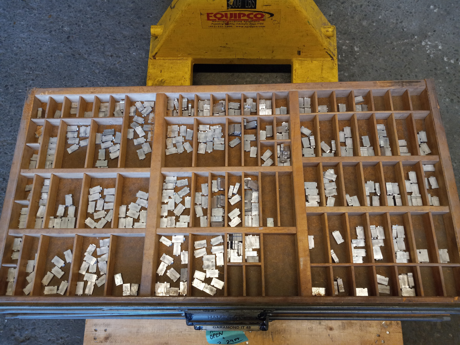 Letterpress Font TYPE ( 36 Point Garamond Italic ) w/ California Job ...