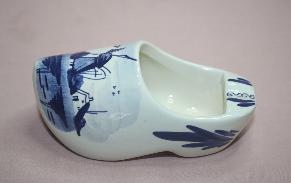 LOT OF 2 BLUE DELPH ART POTTERY SHOE SHAPED ASHTRAYS HAND PAINTED ...