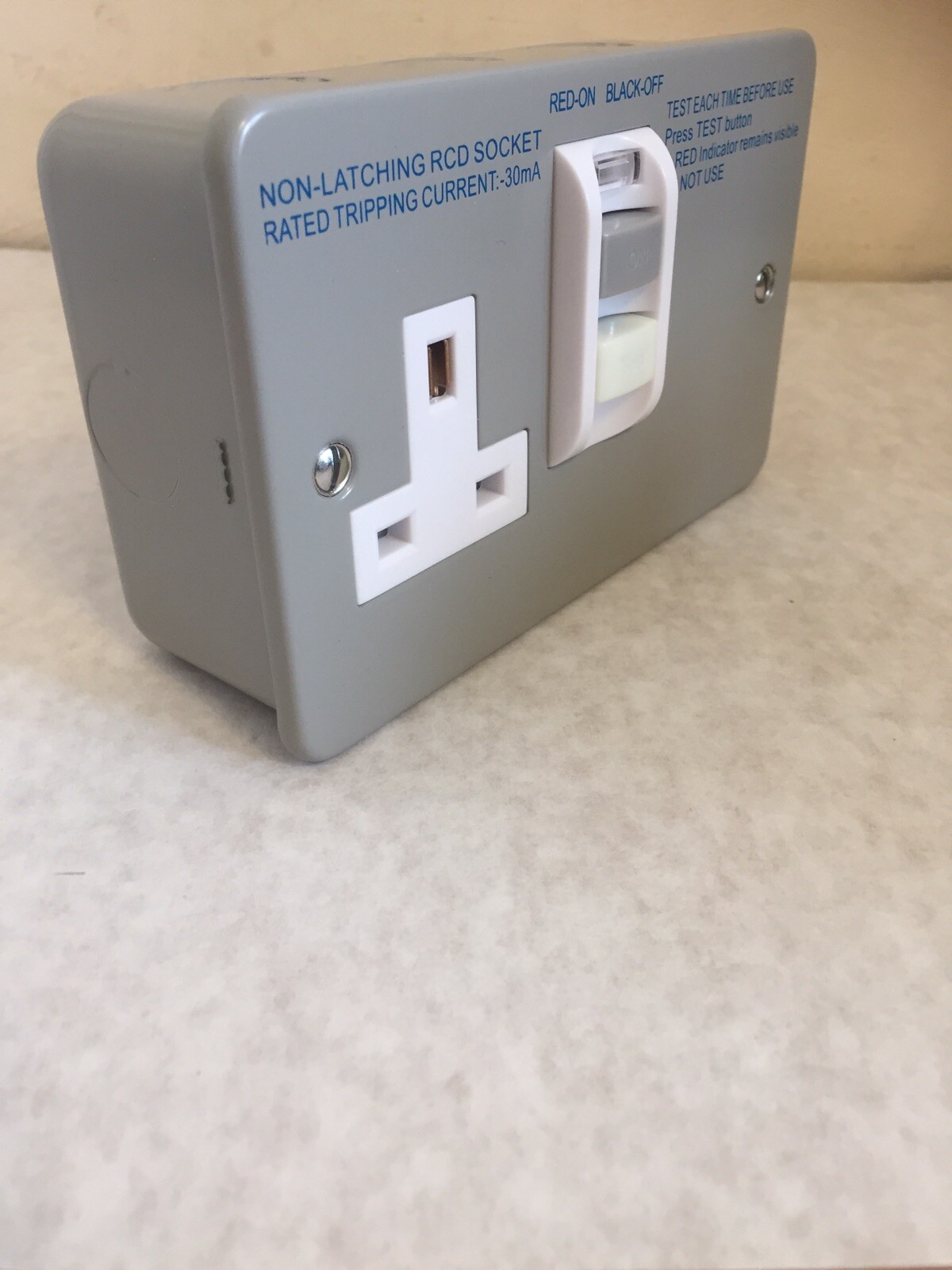 Newlec NL8400/1RCD 13A 1 Gang Metal Clad RCD socket NEWLEC 13amp 1 Gang ...