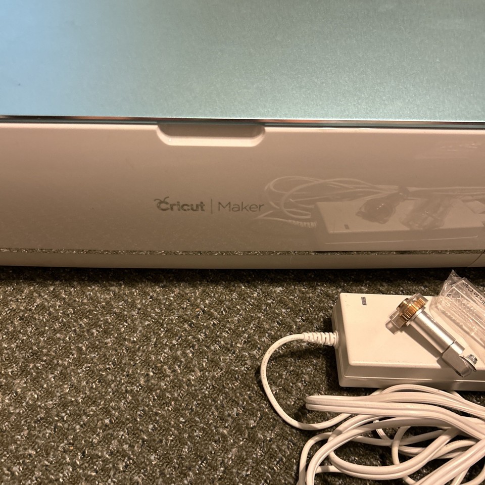 CRICUT MAKER CXPL301 BLUE SMART CUTTING MACHINE Bought it New/Used ...