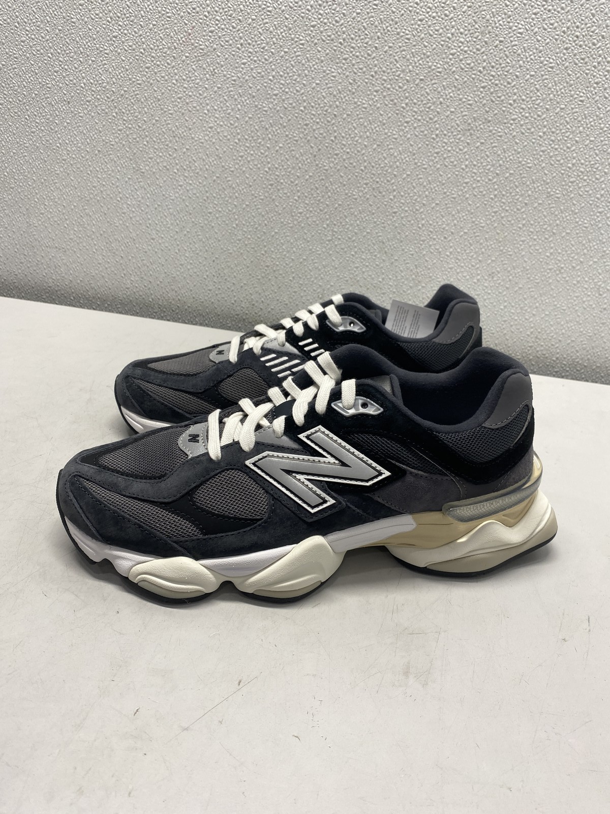 New Balance Athletic Lace Up Sneaker US Mens 9.5 Charcoal U9060BLC