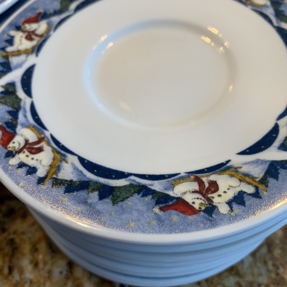 Oneida 40PC Dinnerware Holiday Dish Set Winter Snowman Christmas Dishes ...