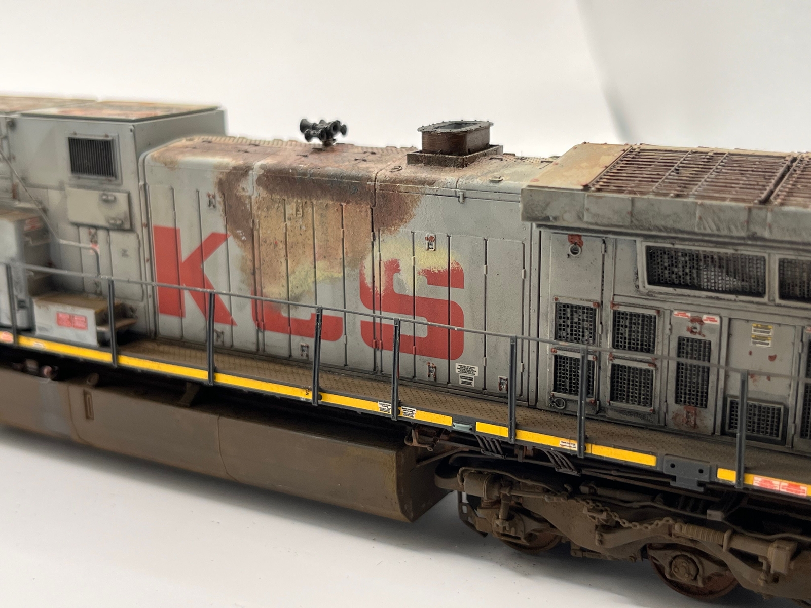 Kansas City Southern KCS AC4400cw Cab Numbers, Rust Patches, faded data ...