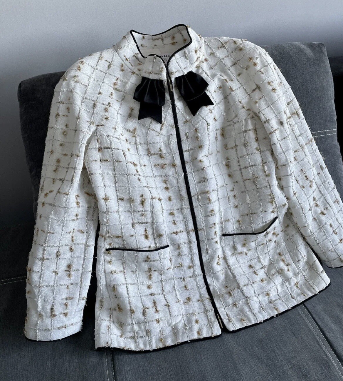 11k Stunning Authentic Chanel 2019P White Gold Tweed Jacket Sz 40 Skirt ...