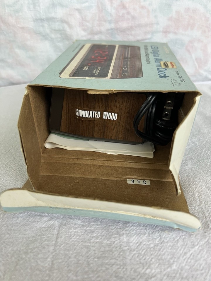 Open In Box Vintage Led Digital Alarm Clock Radio Shack Mictonta No 63 ...