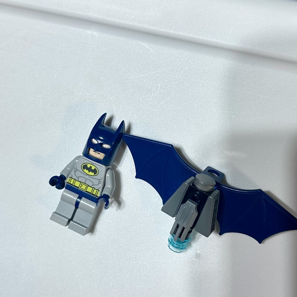 LEGO BATMAN DARK BLUE WINGS JETPACK MINIFIGURE 6858 Type 1 Cowl OG 2012 ...