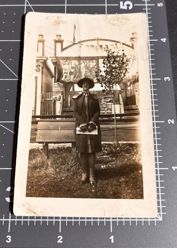 1930s SIDE SHOW BANNER Carnival Freaks Woman Sign Fair Vintage Snapshot ...